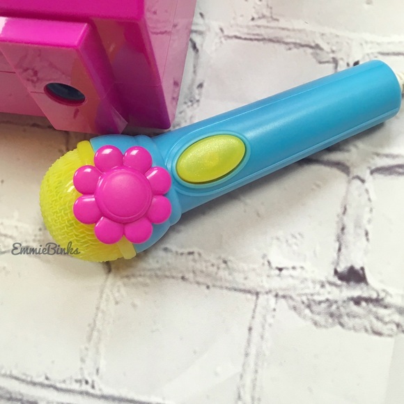 Dreamworks | Toys | Elnc Trolls World Tour Sing Along Boom Box Speaker With Microphone Rock ...